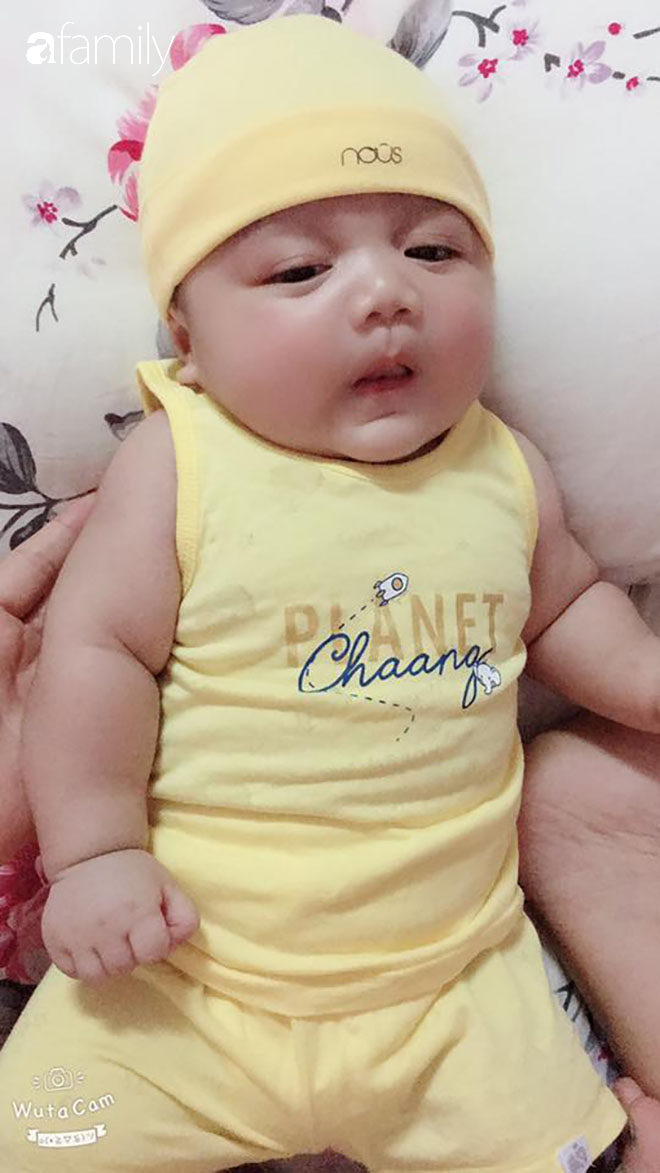 Em bé bụ bẫm khiến dân mạng mê tít, gần 1 tuổi đã nặng 18kg