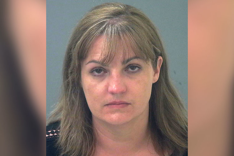 Cô giáo tấn công tình dục học sinh của mình ngay tại lớp học, trước đó ...