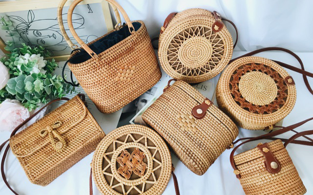 10 mẫu túi mây tre đan siêu hot năm ngoái đang đồng giá 130K, mức giá ...