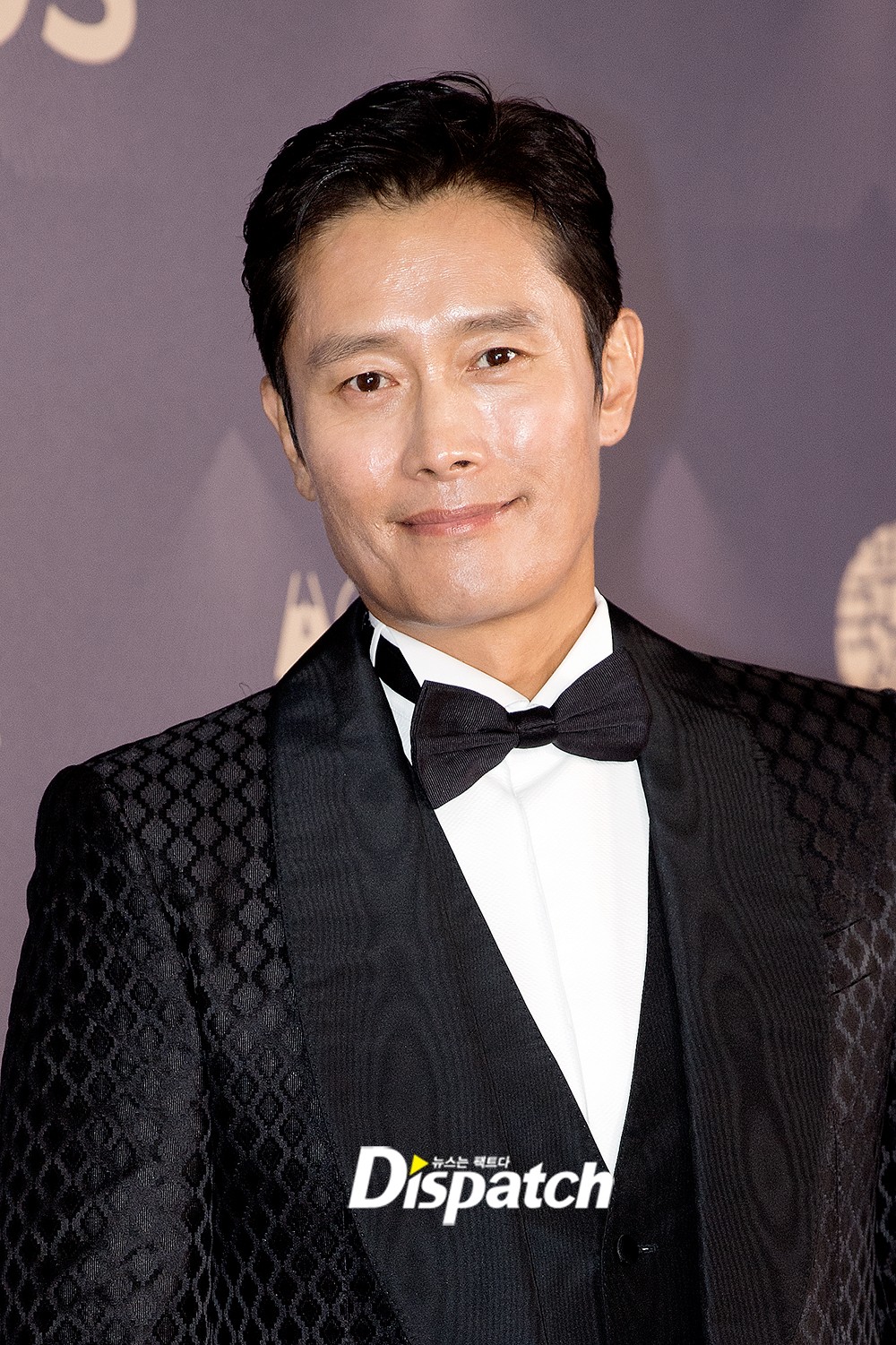 Thảm đỏ LHP Busan ngày 3: Tài tử Lee Byung Hun đụng độ "em trai Song ...