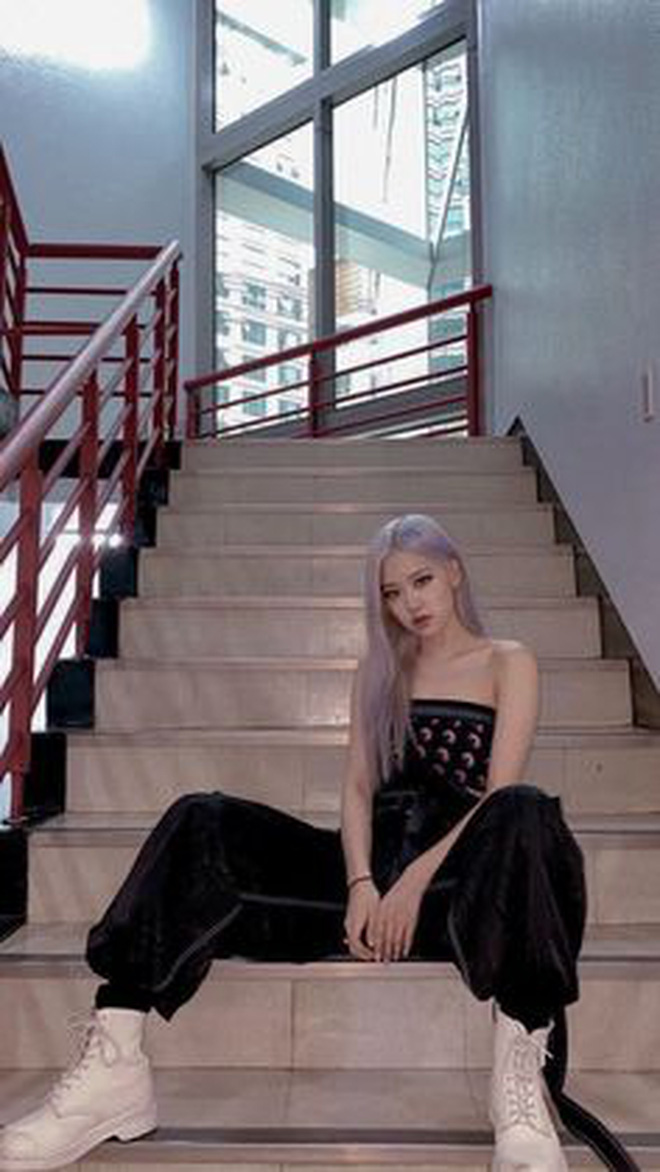 dáng ngồi của Rosé thế nào mà không bị chỉ trích