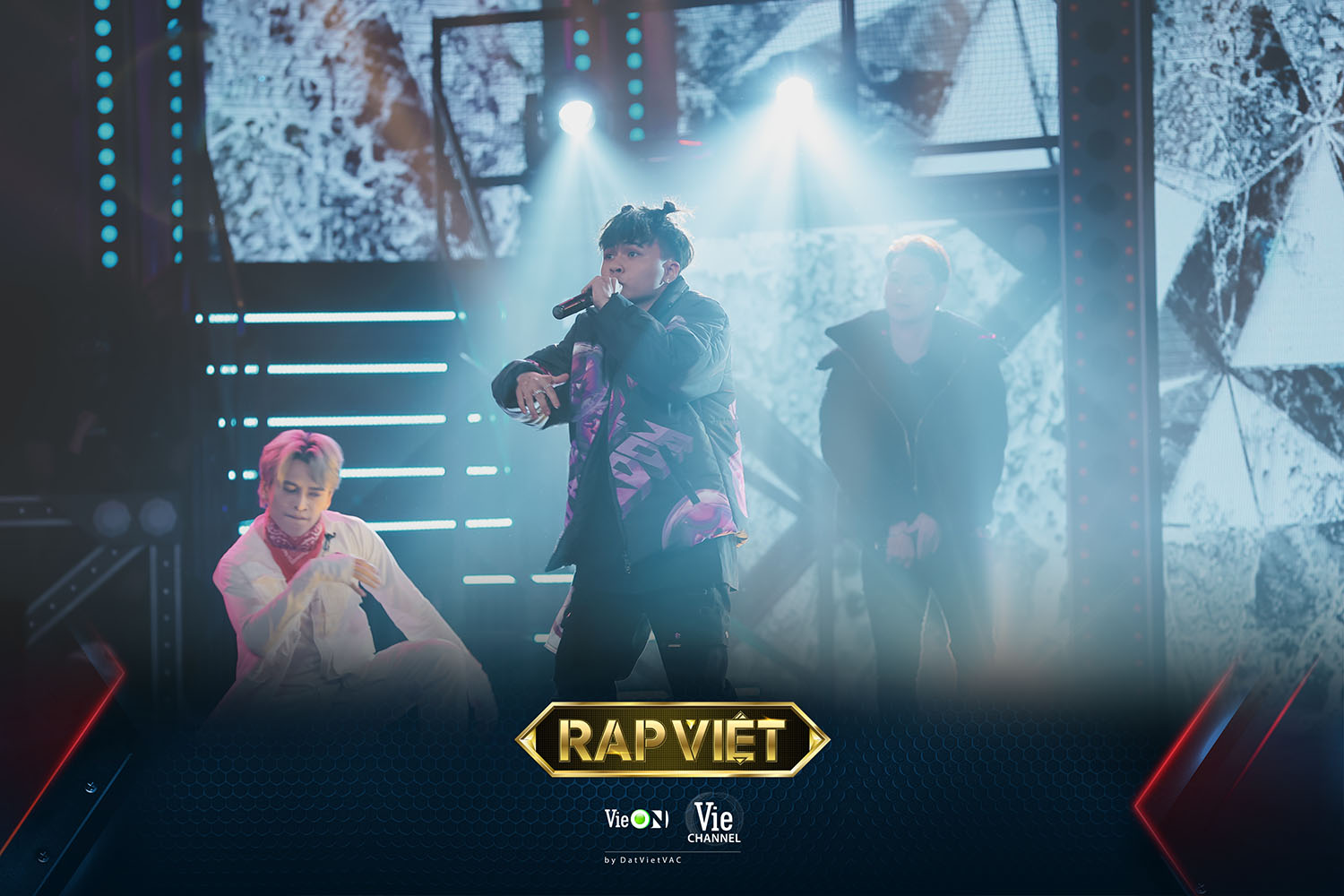Rap Việt tập 10: Team Binz phá đảo sân khấu khiến Rhymastic - Wowy phải ...