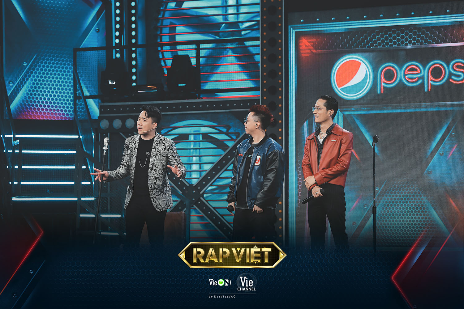 Rap Việt tập 10: Team Binz phá đảo sân khấu khiến Rhymastic - Wowy phải ...