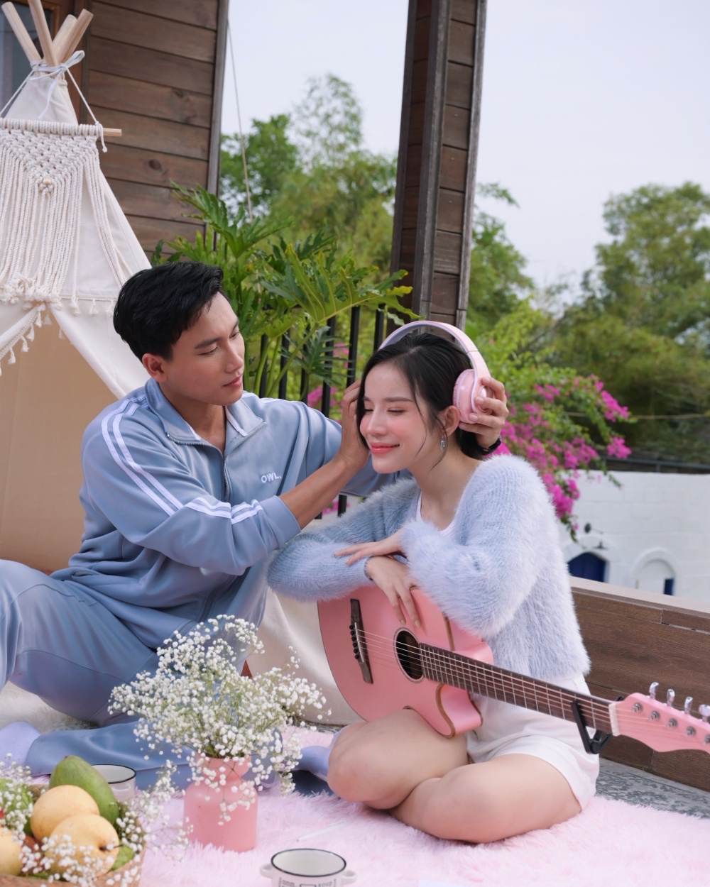 Không phải nam chính, nhưng Anh Tú vẫn đóng vai trò đặc biệt trong MV ...