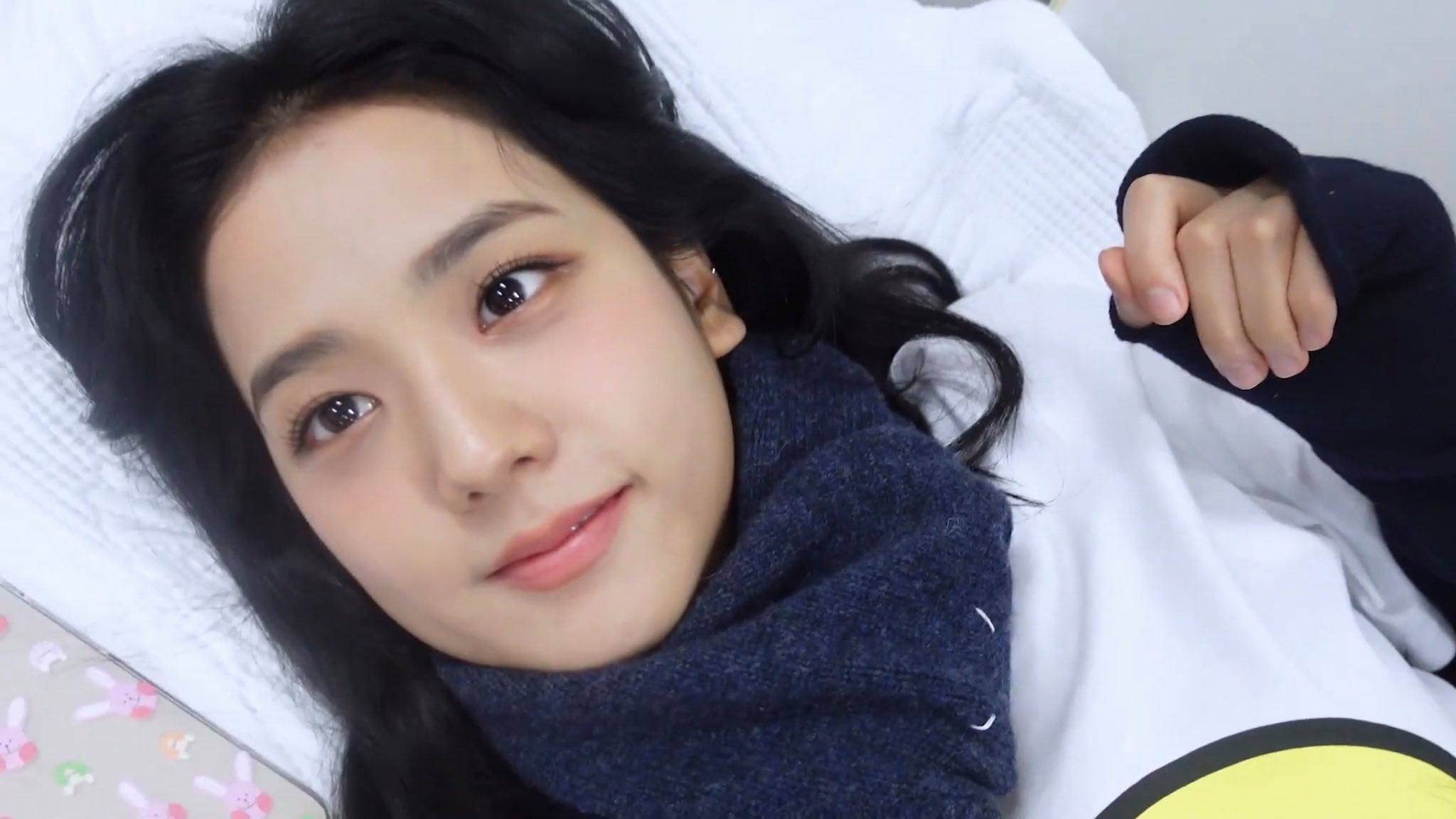 Từ chính miệng Jisoo: Không có chuyện BLACKPINK để mặt mộc đi tổng duyệt