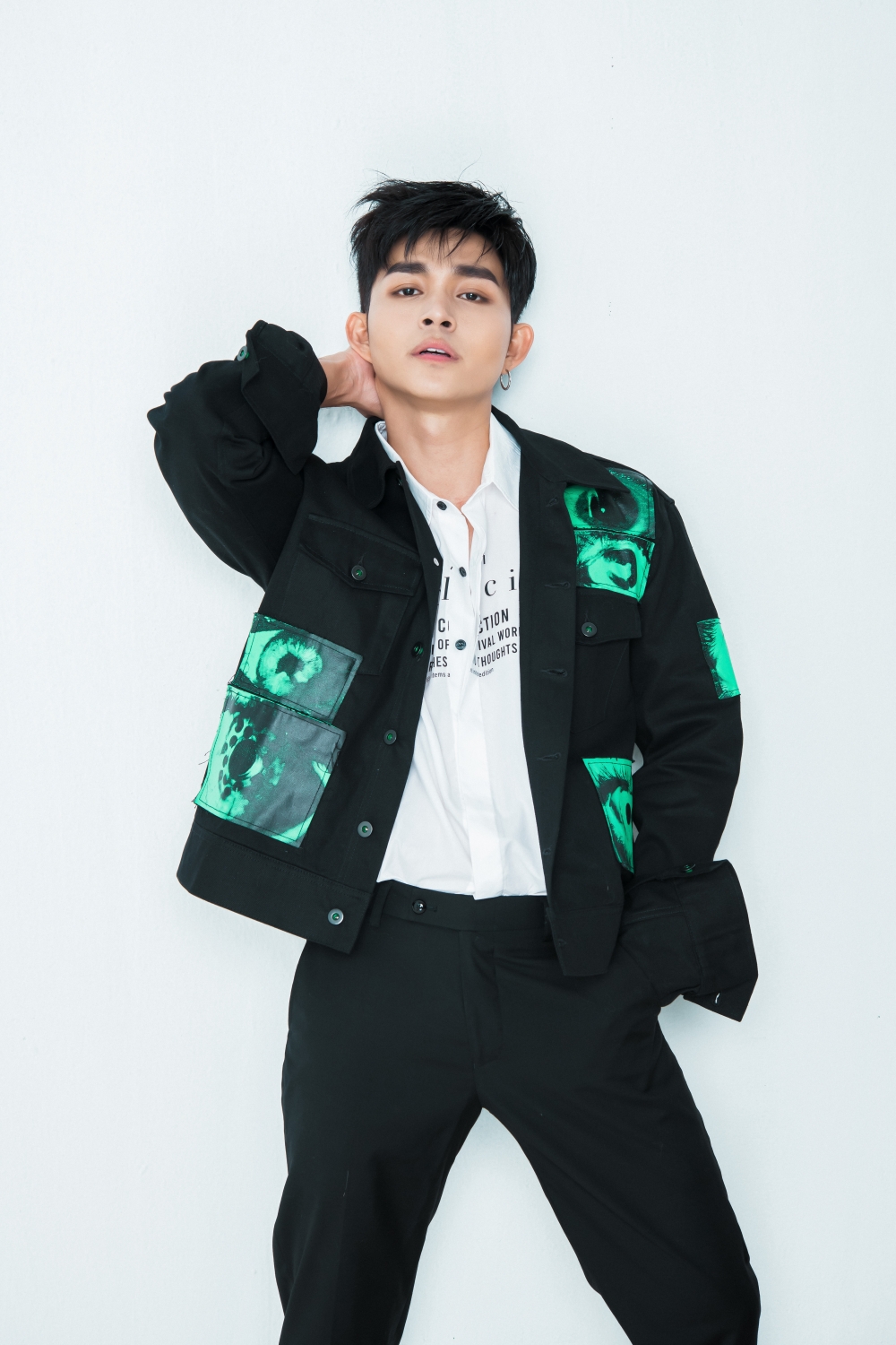 Jun Phạm có cách du lịch thật đặc biệt, lại còn khoe đồng phục "Running ...