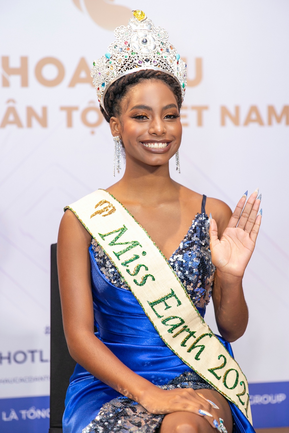Miss Earth 2021 Destiny Wagner đến Việt Nam làm giám khảo cuộc thi Hoa ...