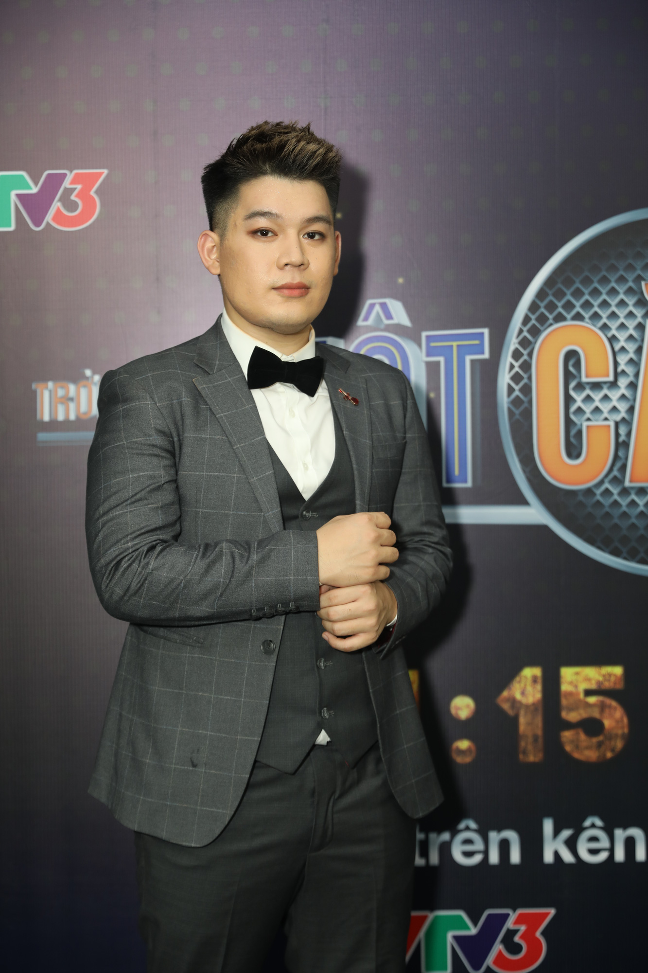 Hot Tiktoker Long Chun, MC Mù Tạt đi thi ca hát, choáng hơn cả là Hoàng Thùy cũng quyết cầm micro