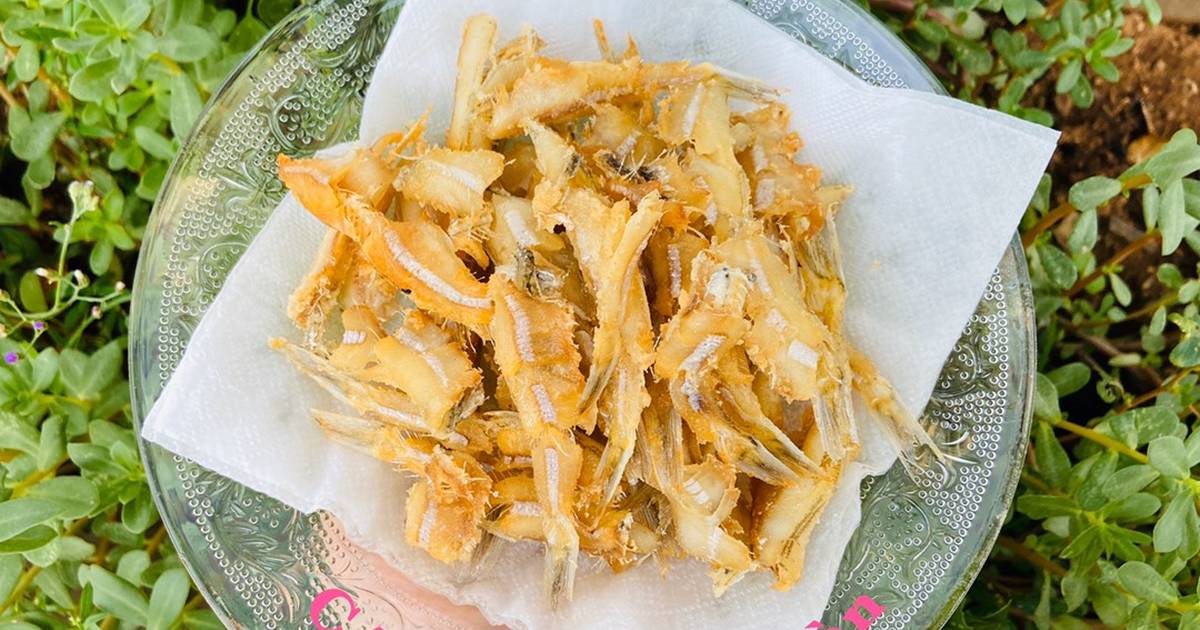 Cách làm cá cơm chiên rim mắm đơn giản mà đưa cơm xuất sắc