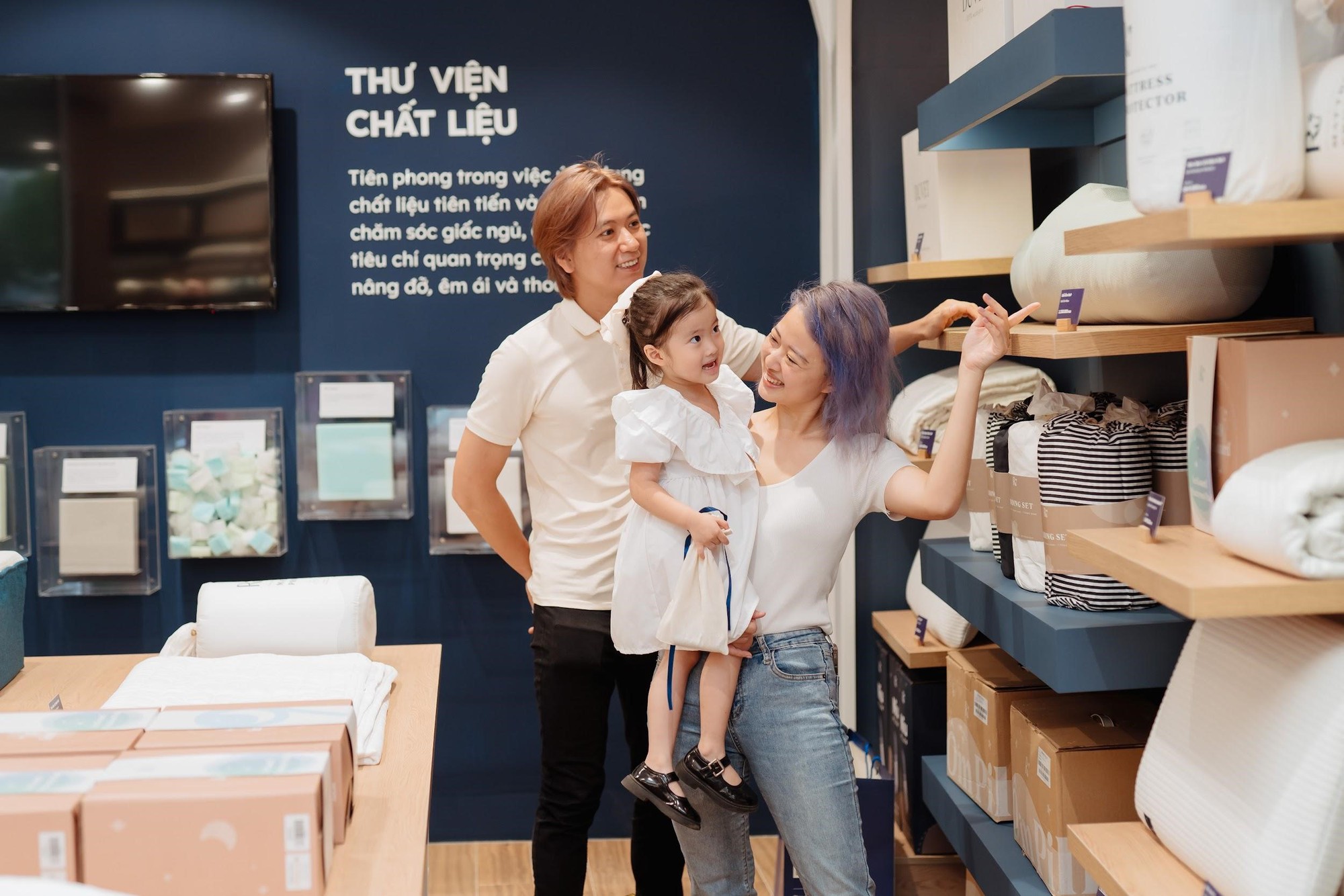 Hành trình ru giấc ngủ ngon từ online tới Flaghip Showroom trải nghiệm của Ru9