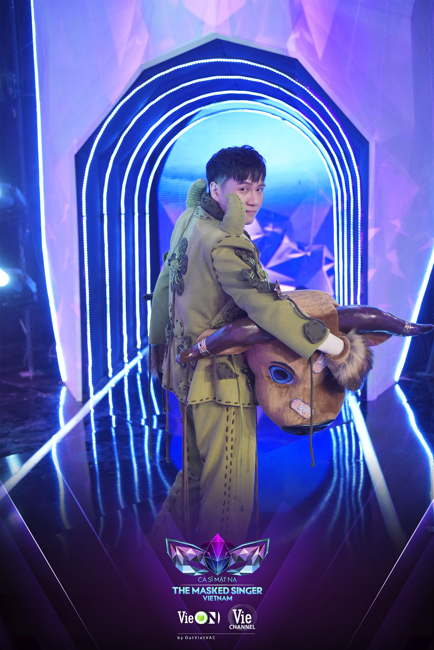 Ca sĩ mặt nạ tập 8: Vương Anh Tú chính thức chia tay