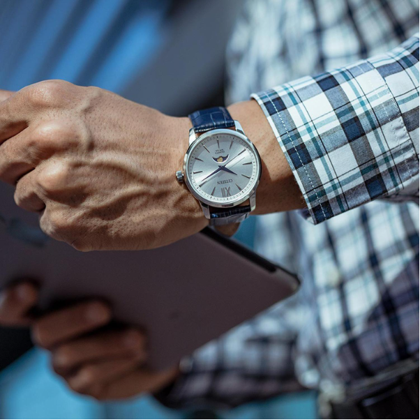 Đồng hồ Citizen Quartz WR50 giá bao nhiêu, có tốt không?