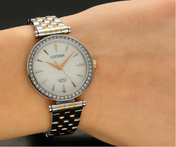 Đồng hồ Citizen Quartz WR50 giá bao nhiêu, có tốt không?