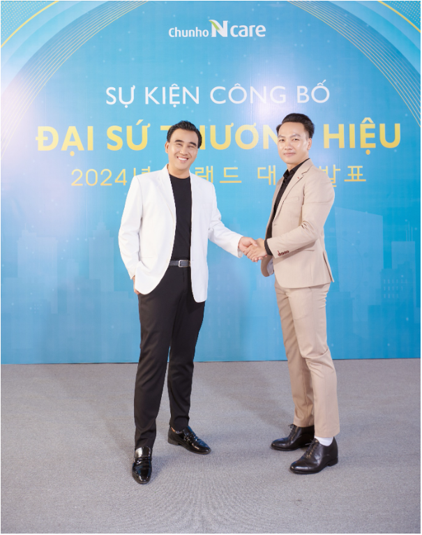 Đại sứ thương hiệu Chunho Ncare - Quyền Linh cùng vợ và 2 con gái lan tỏa thông điệp sức khỏe ...