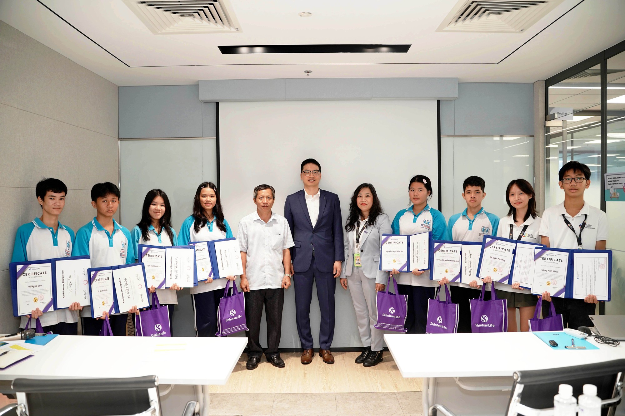 Shinhan Life đồng hành cùng tương lai thanh thiếu niên Làng Trẻ em SOS