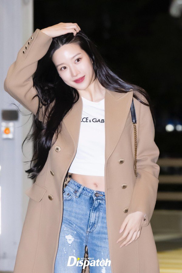 Moon Ga Young chỉ cần 24 giây cũng khiến MXH bùng nổ