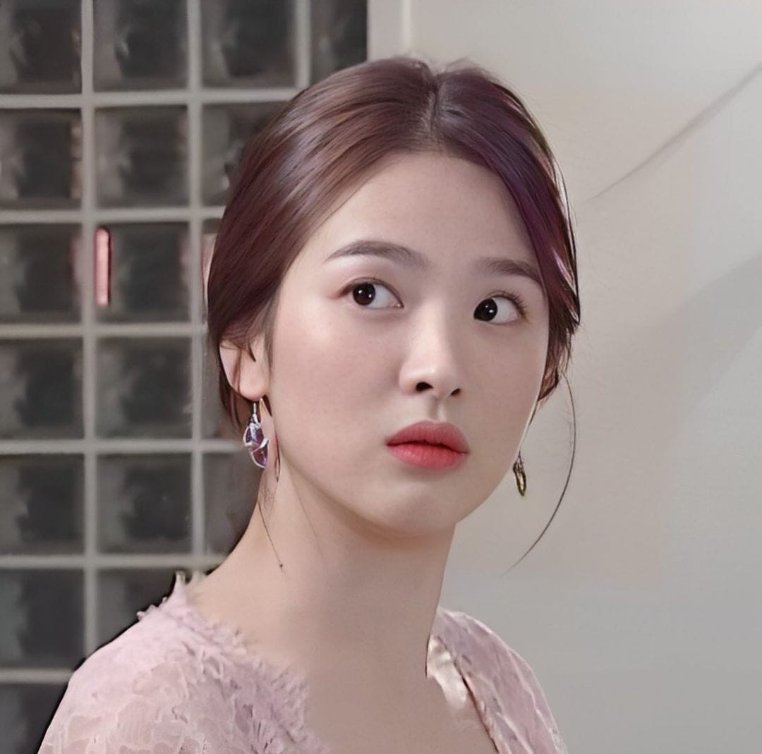 Nhan sắc Song Hye Kyo 20 năm trước gây sốt