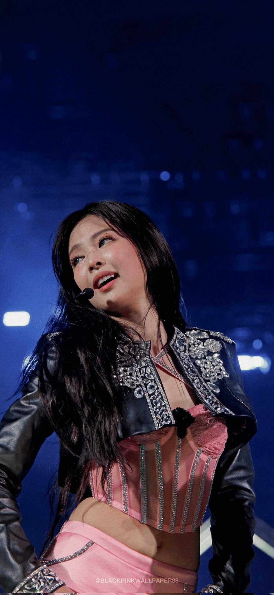 Jennie tại Coachella nhận được 'mưa' lời khen nhờ chiếc áo tinh tế