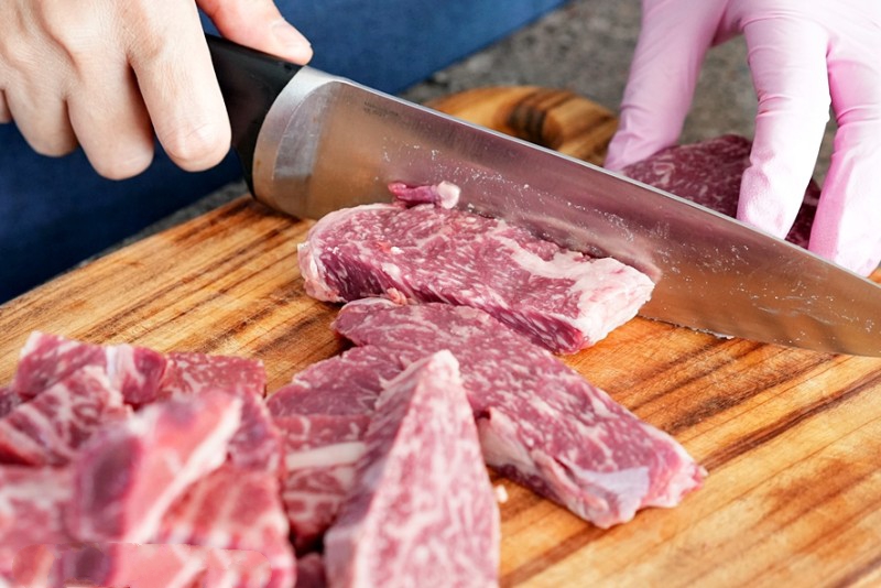 Làm thịt bò cháy tỏi cực dễ lại mềm thơm ngon vô cùng