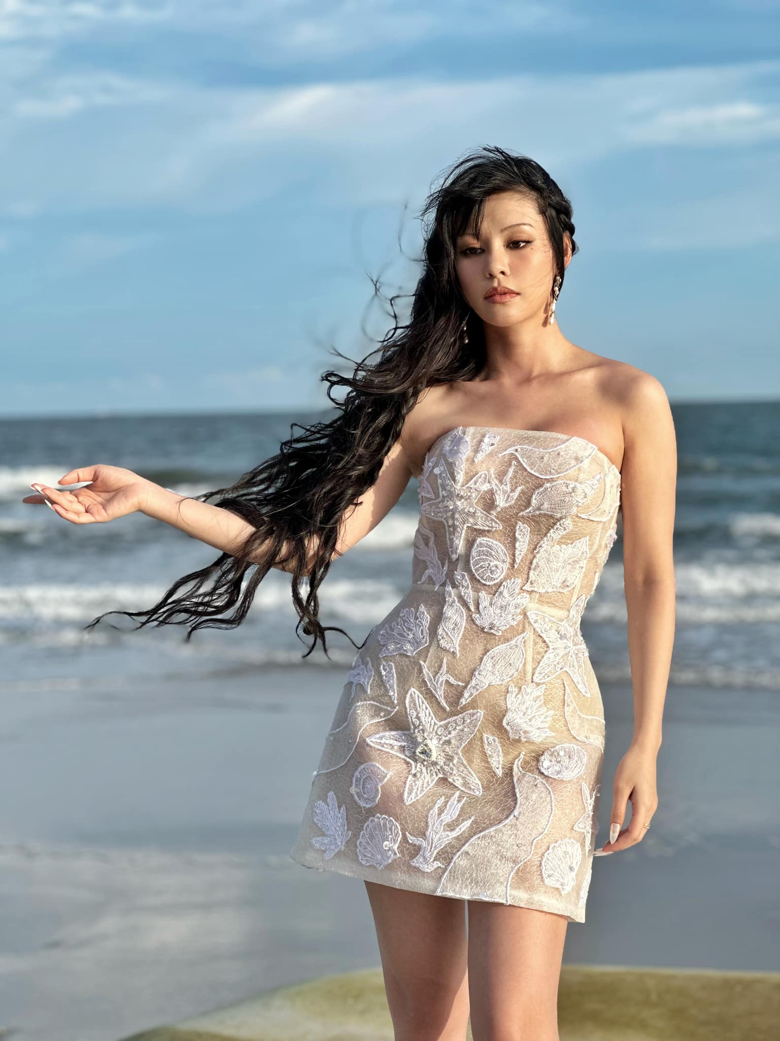 Ca sĩ Bùi Lan Hương: Body bốc lửa, sở hữu học vấn đáng nể