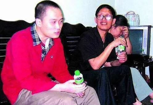 4 lần thi đại học, 3 lần đỗ trường top đầu cả nước nhưng nam sinh này ...