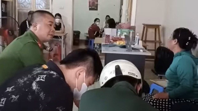 Yêu cầu nhóm 'Bông hồng đen' tạm dừng lấy máu học sinh xét nghiệm