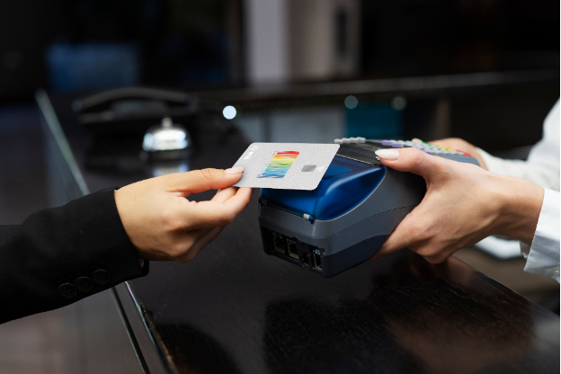 Chị đẹp sở hữu đặc quyền làm chủ đời mình với thẻ MB Mastercard Hi Slay-dy