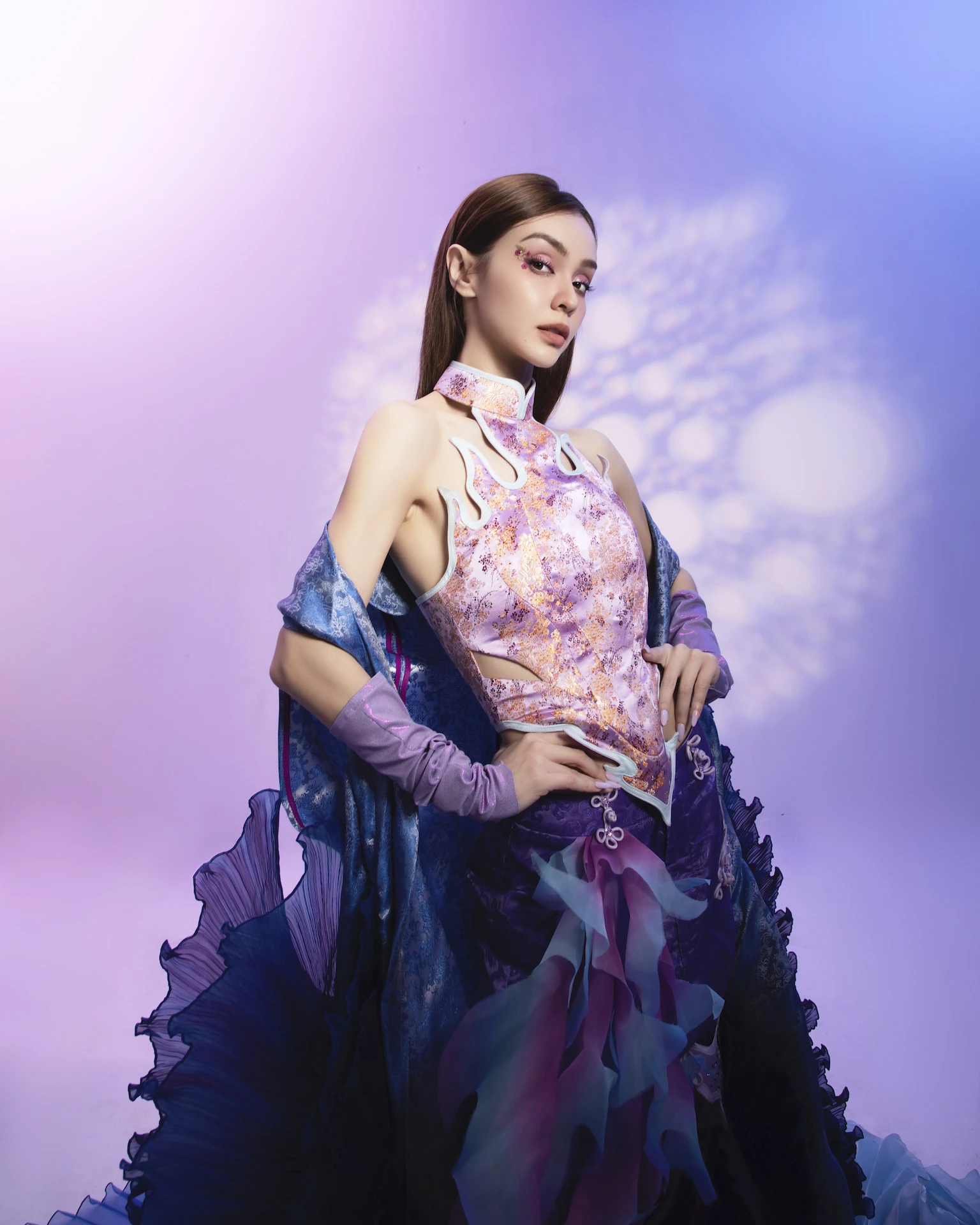 Bí quyết giúp ca sĩ MLee sở hữu cơ bụng số 11 săn chắc, eo thon