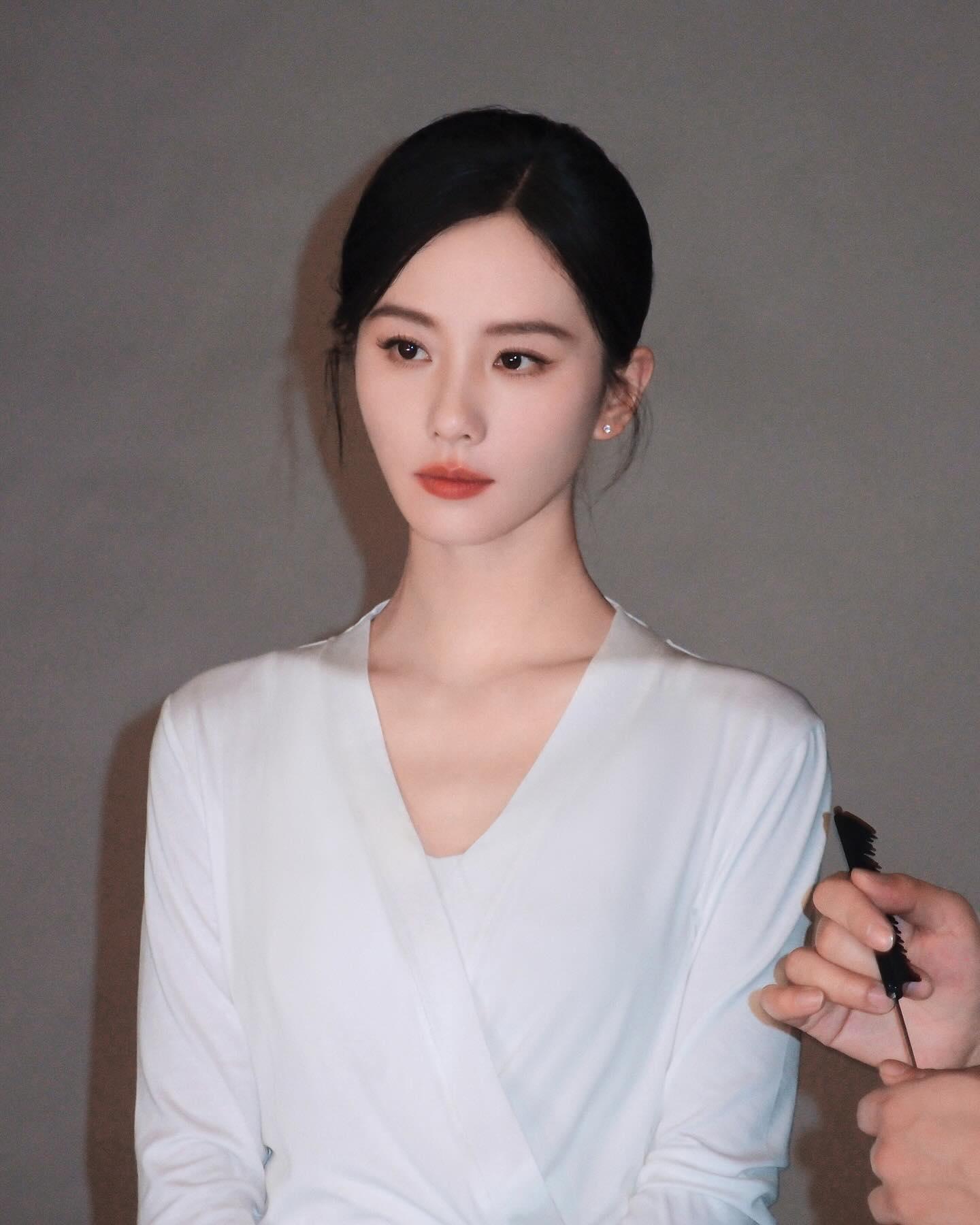 Lưu Thi Thi tuổi 37: Biểu tượng thanh lịch với nhan sắc đỉnh cao