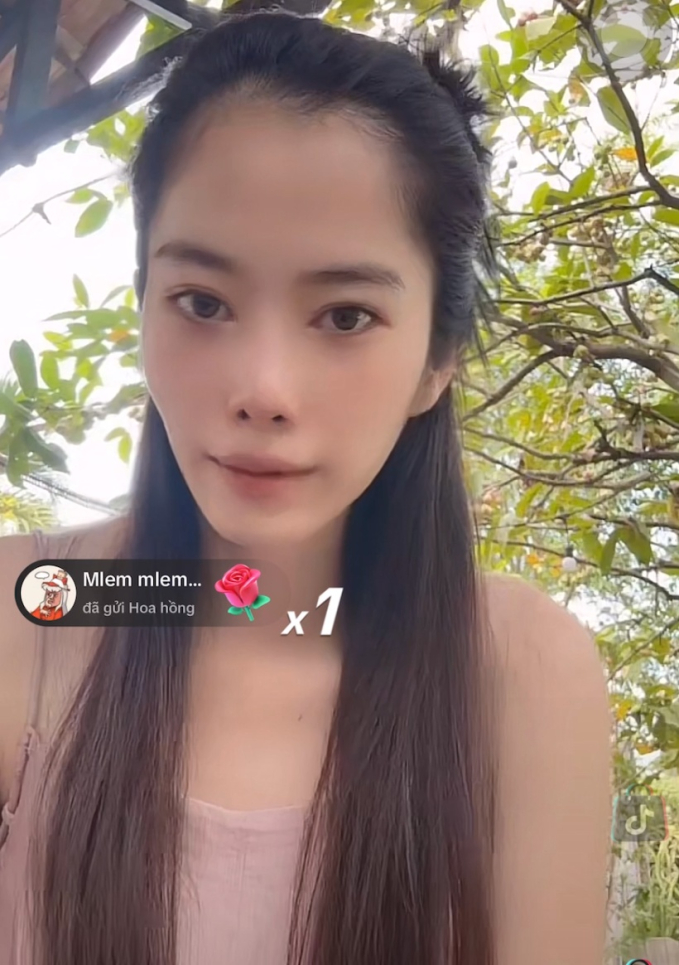Nam Em đắt show sau khi bị phạt 37,5 triệu, bạn trai cố tình nhận show trên sóng livestream?