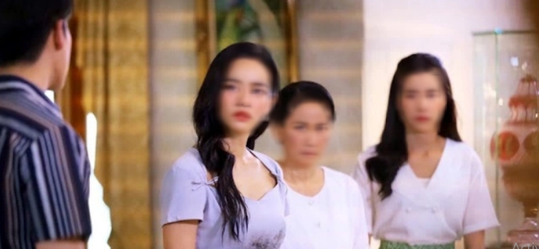 Vô tình gặp người đàn ông tật nguyền bán hàng rong trong quán cà phê ...