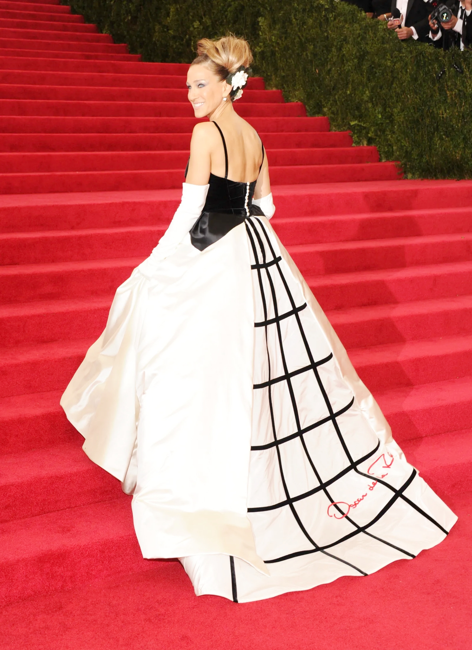 Sarah Jessica Parker và 12 khỏanh khắc Met Gala để đời