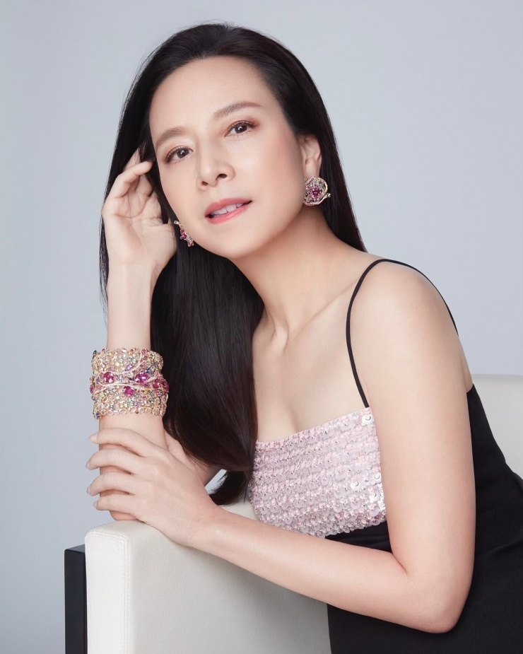 Bí quyết trẻ đẹp của Madam Pang: Làn da săn chắc ở tuổi 58