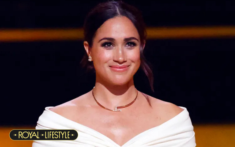 Dạo chơi trong vườn thôi mà Meghan cũng đeo vòng cổ nửa tỷ đồng