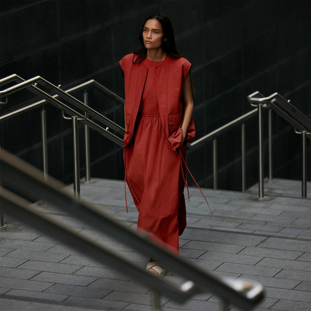 NTK Clare Waight Keller đưa tinh thần hiện đại, thời thượng, năng động vào BST UNIQLO : C Xuân ...