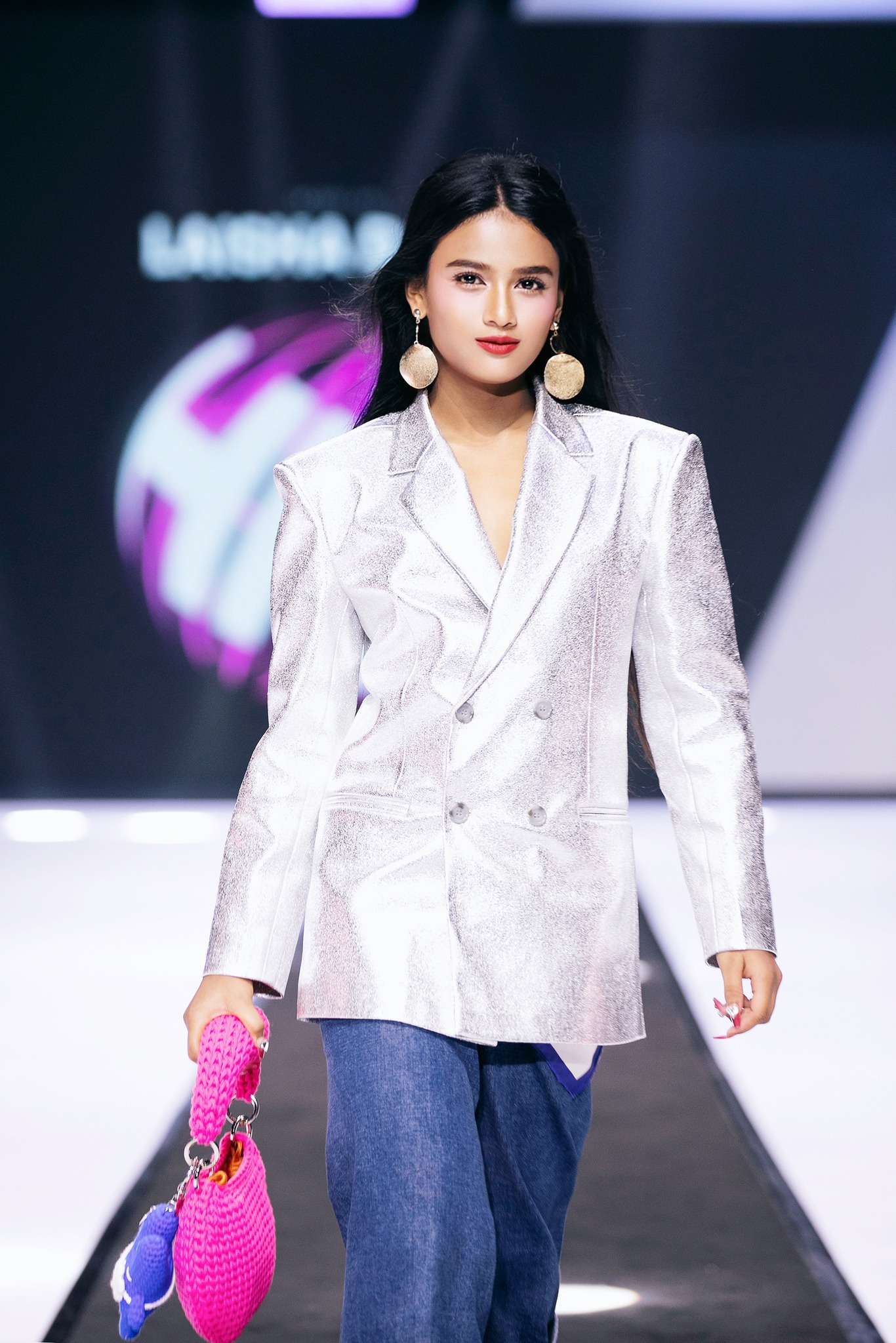 Nhan sắc 'bông hồng lai' Laisha đạt giải Vàng Teen Model 2025