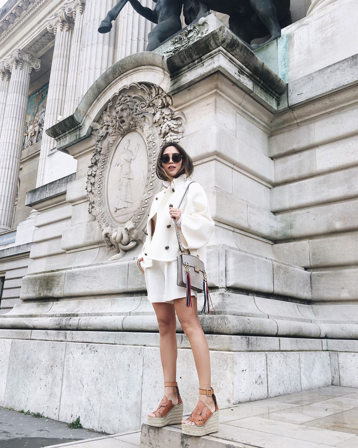 Học quý cô châu Á cách kết hợp "2 trong 1" tiện cả đi làm lẫn đi chơi