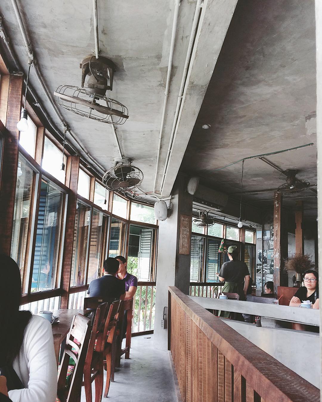 7 quán cafe có ban công cực hay ho để ngồi lì cả buổi không biết chán ở ...