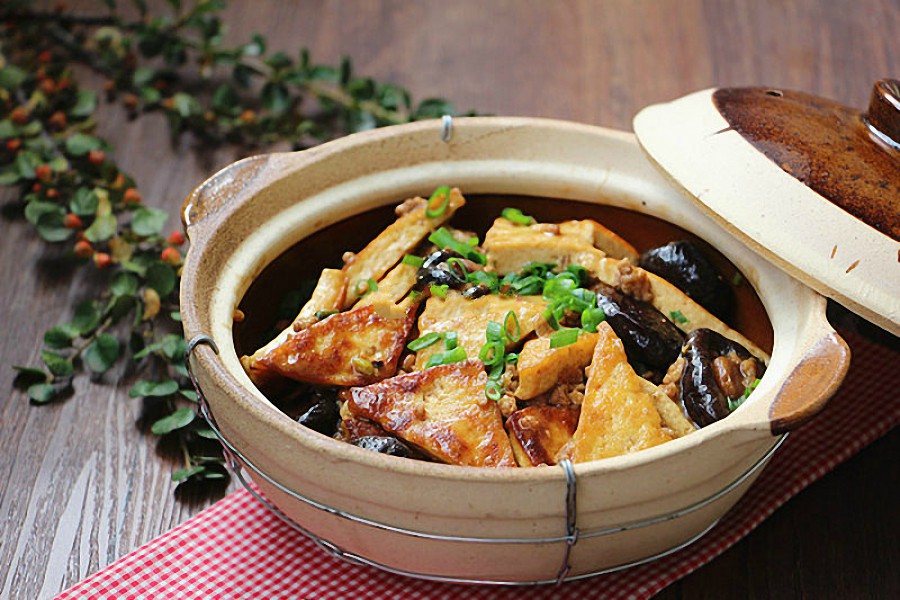 Đậu phụ kho nấm thanh nhẹ mà không kém phần ngon cơm