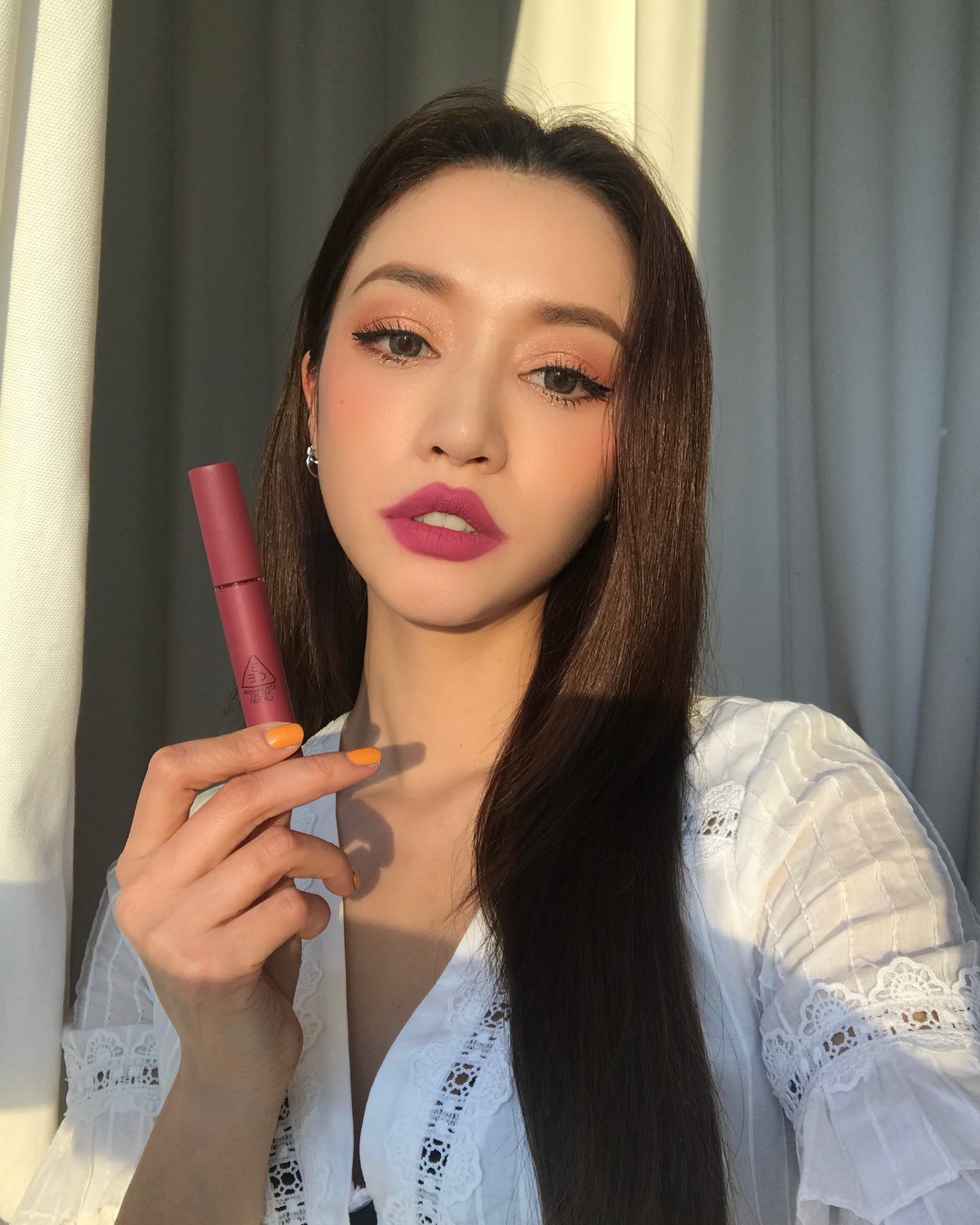 Đăng ảnh selfie quảng cáo màu son mới của 3CE, Park Sora gây giật mình ...