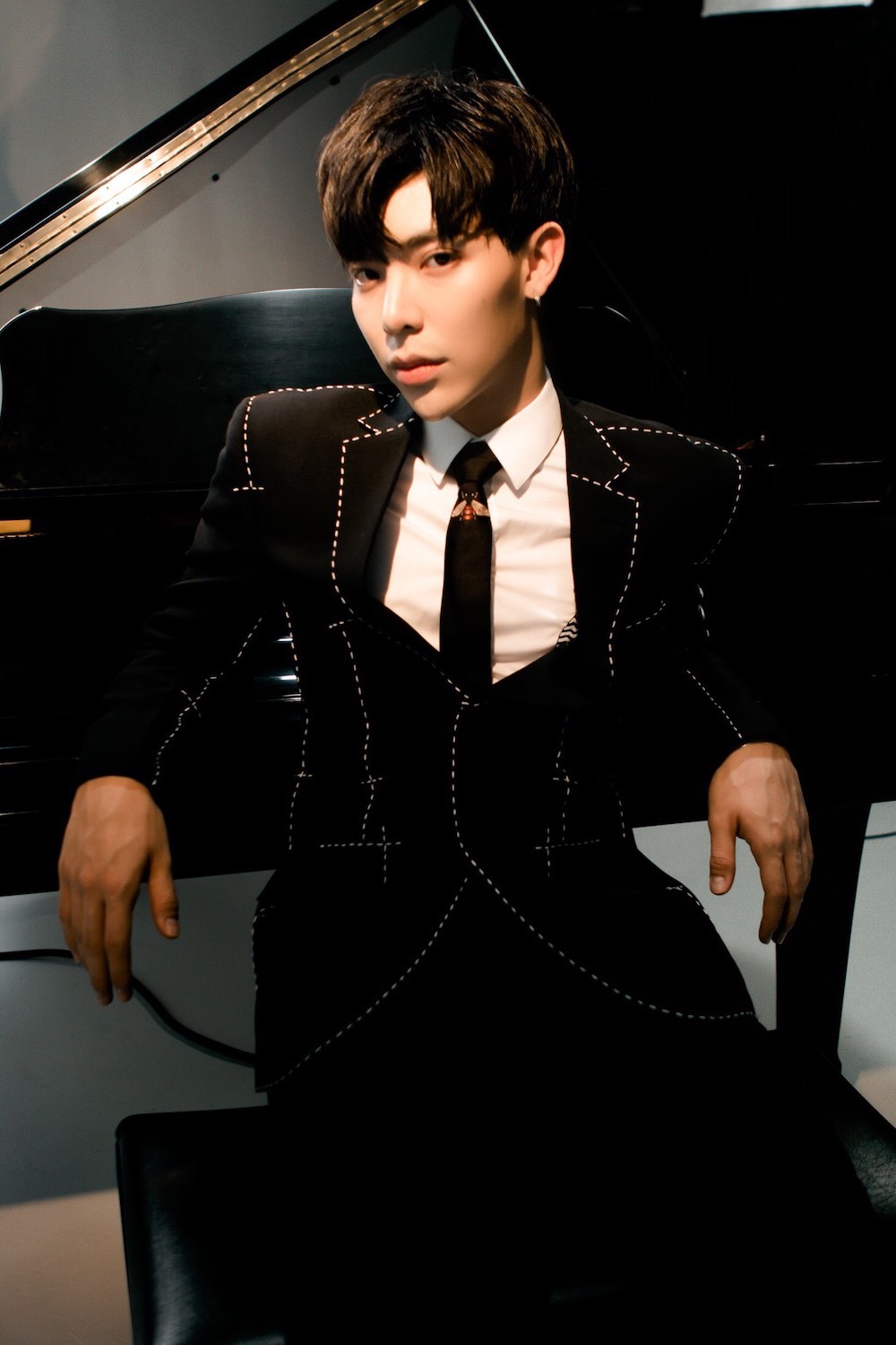 Erik xuất hiện đầy nam tính, "mượn" âm nhạc để nói lời chia tay người yêu