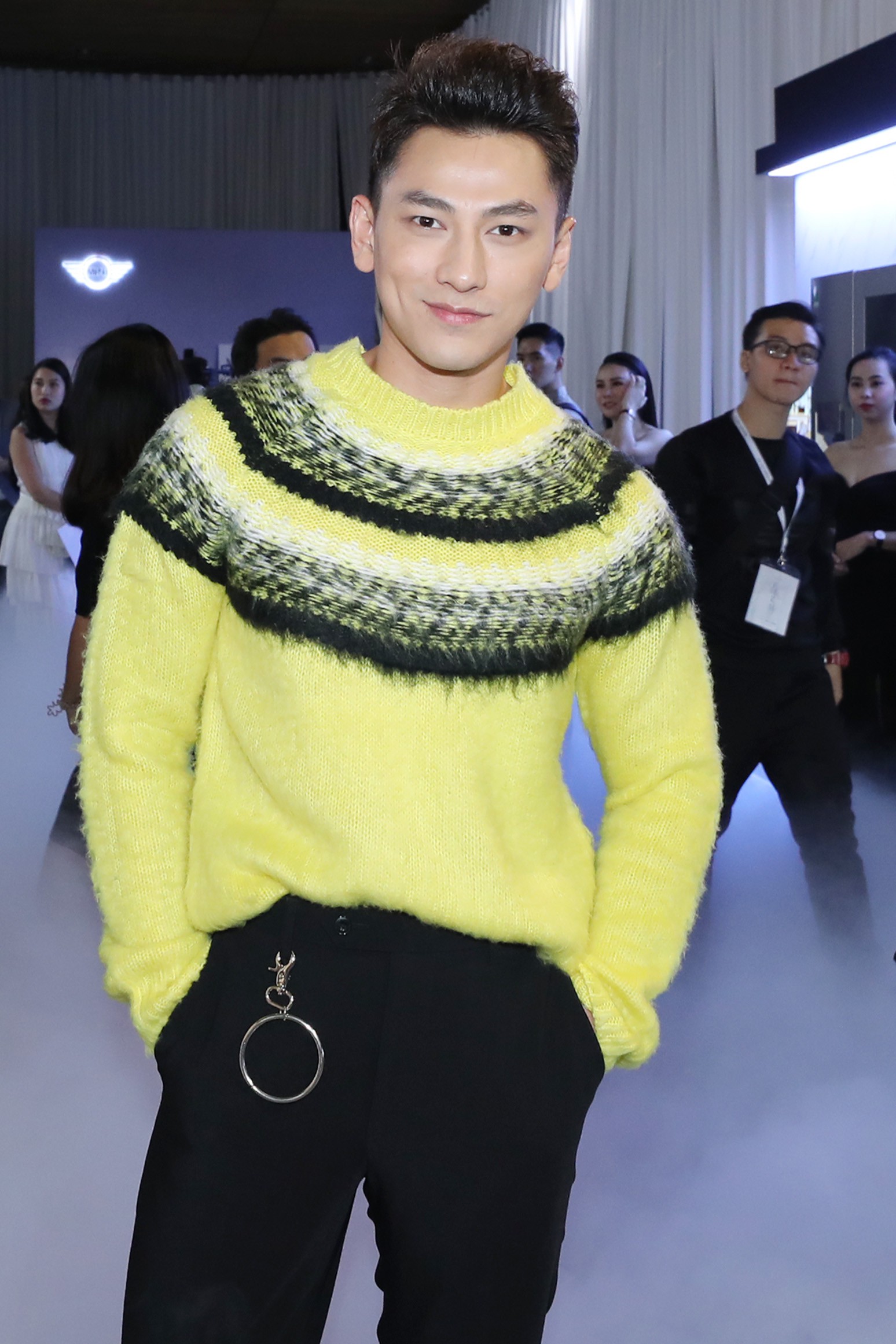 Jamie Chua 45 tuổi vẫn khoe vòng 1 căng đầy đọ sắc với Hương Giang tóc ...