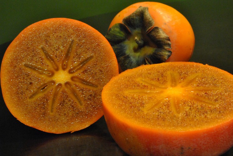 Đắt như hồng đen Nhật Bản, giá gần triệu đồng/kg mà vẫn hút khách