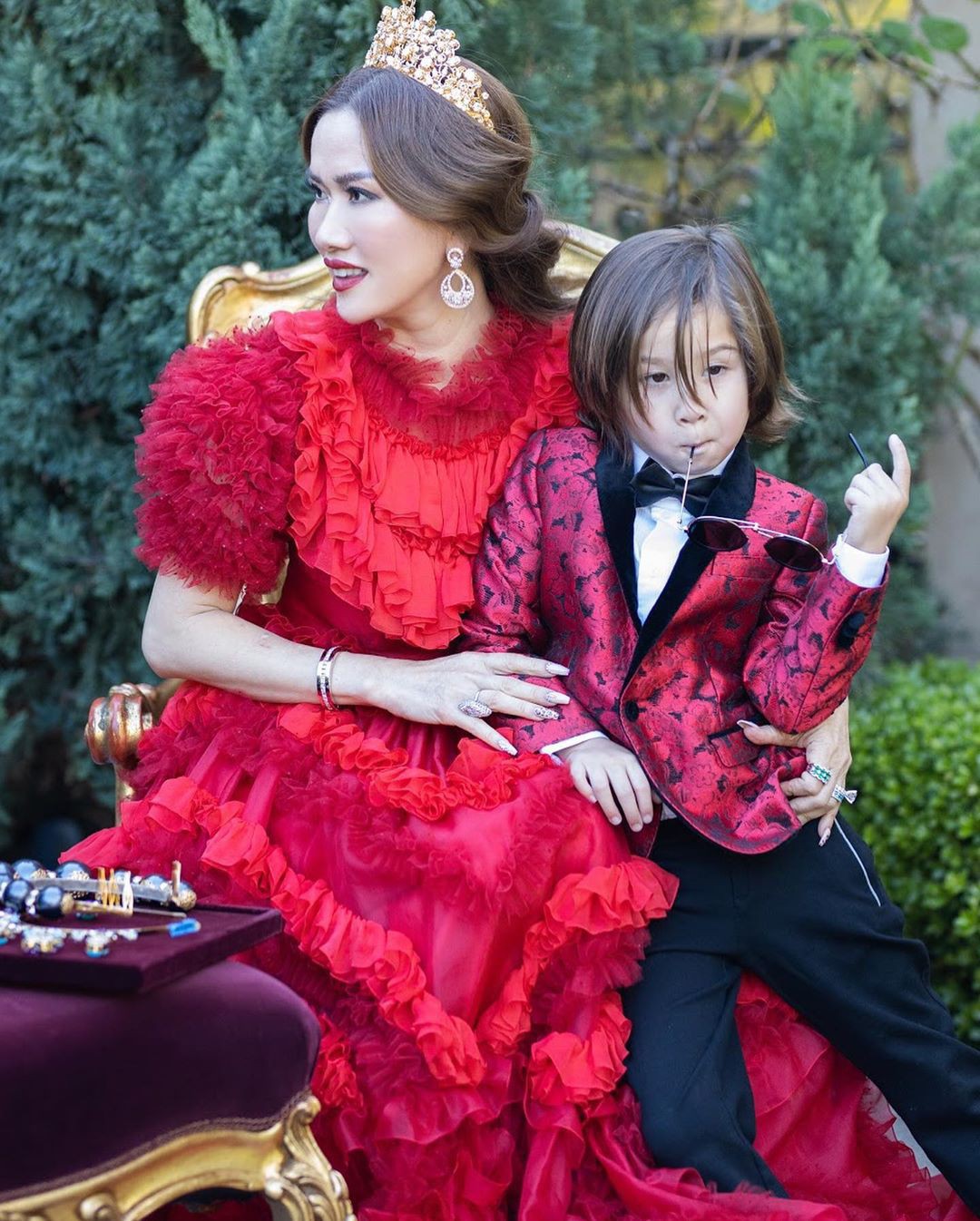 Giàu như nữ triệu phú đô la Mimi Morris vẫn tự tay trang trí biệt thự ...