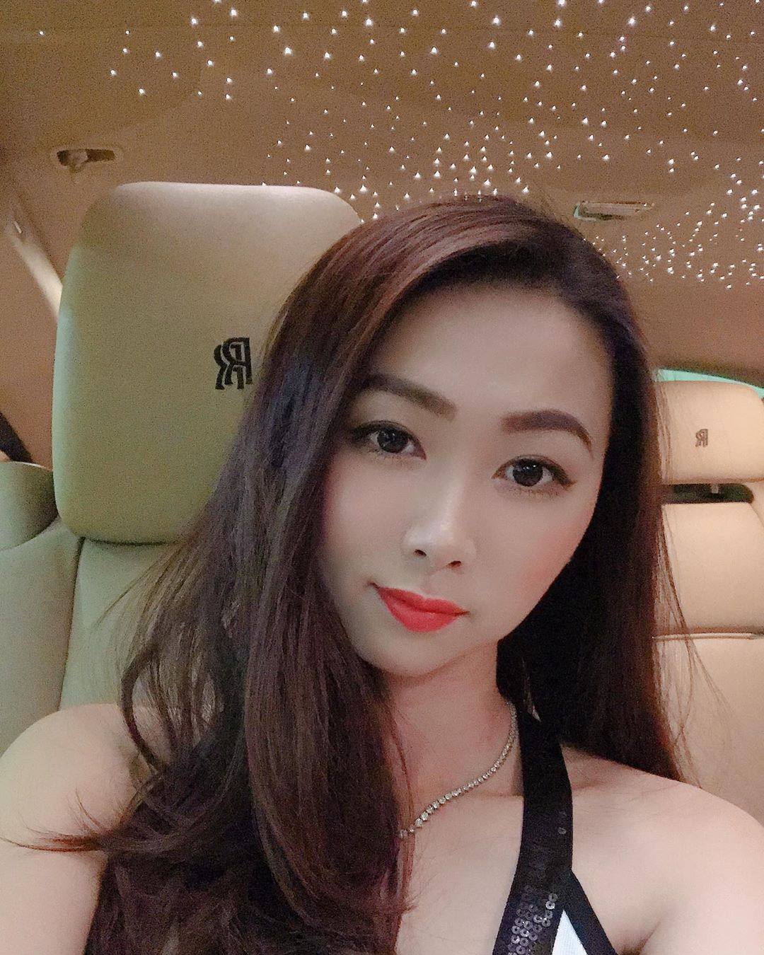 Mimi Morris có con gái lớn xinh đẹp và lại cũng mê hàng hiệu như thế này