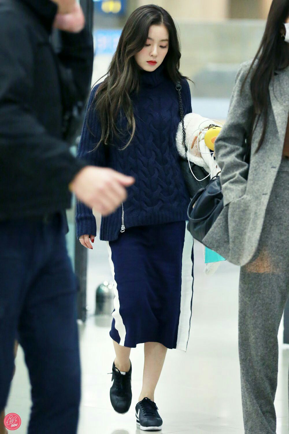 11 ý tưởng diện áo len từ Irene (Red Velvet)