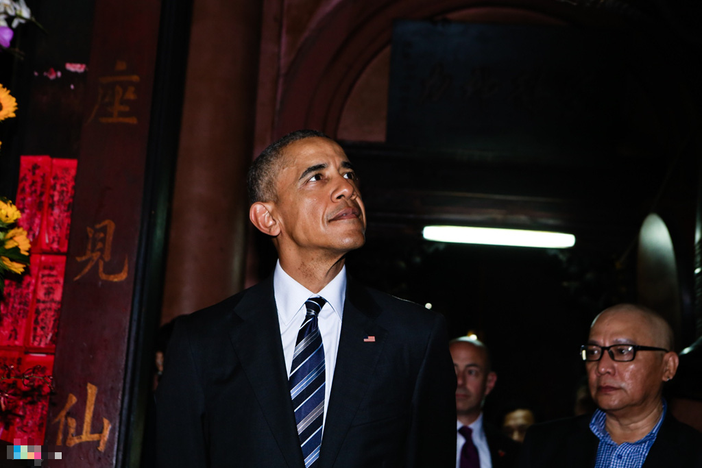 Vợ chồng cựu Tổng thống Obama ăn cơm ở Sài Gòn