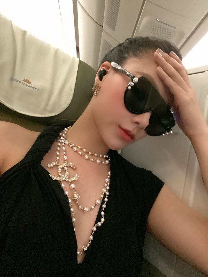 Không gì "phập phù" bằng diện mạo của MC Minh Hà