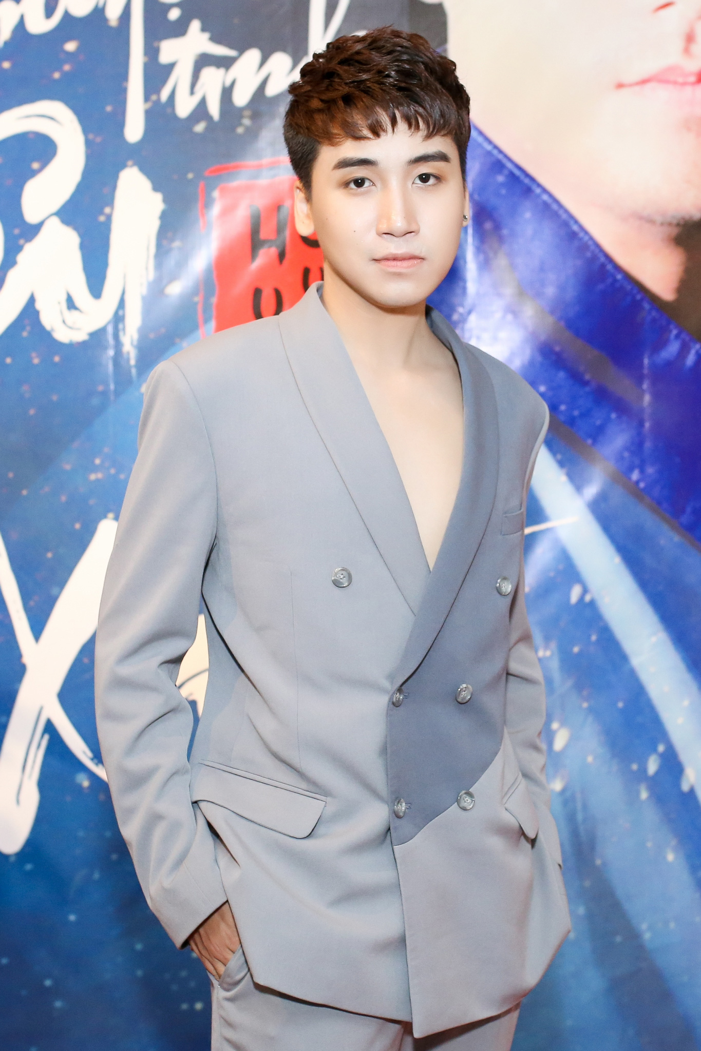 Kỷ niệm 1 năm ngày cưới, Huy Cung lần đầu công khai vợ con sau thời ...