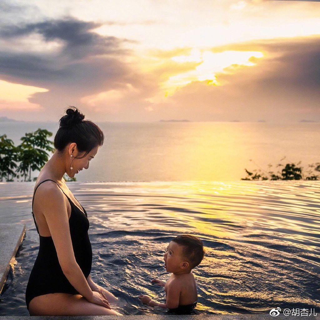 Mang thai ở tháng thứ 6, Hồ Hạnh Nhi vẫn giữ vóc dáng thon gọn đáng ghen tị